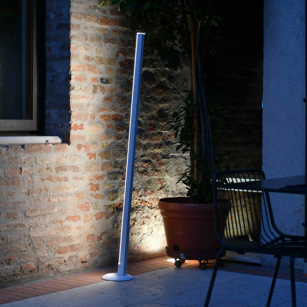 Pencil LED Linear Cordless Light with Docking Station By Zafferano