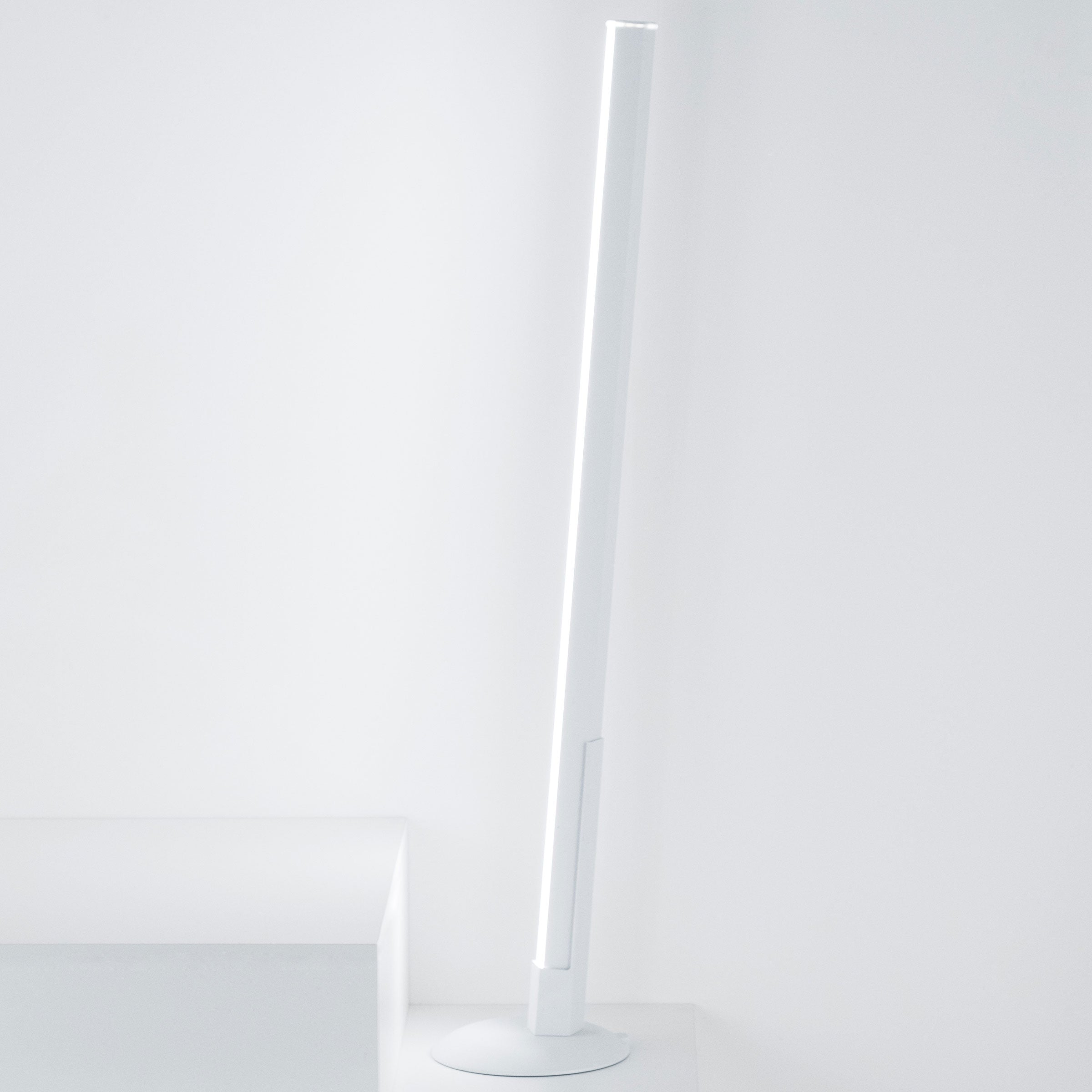 Pencil LED Linear Cordless Light with Docking Station By Zafferano